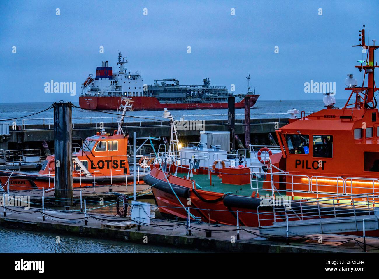 Old freighter ships hi-res stock photography and images - Alamy