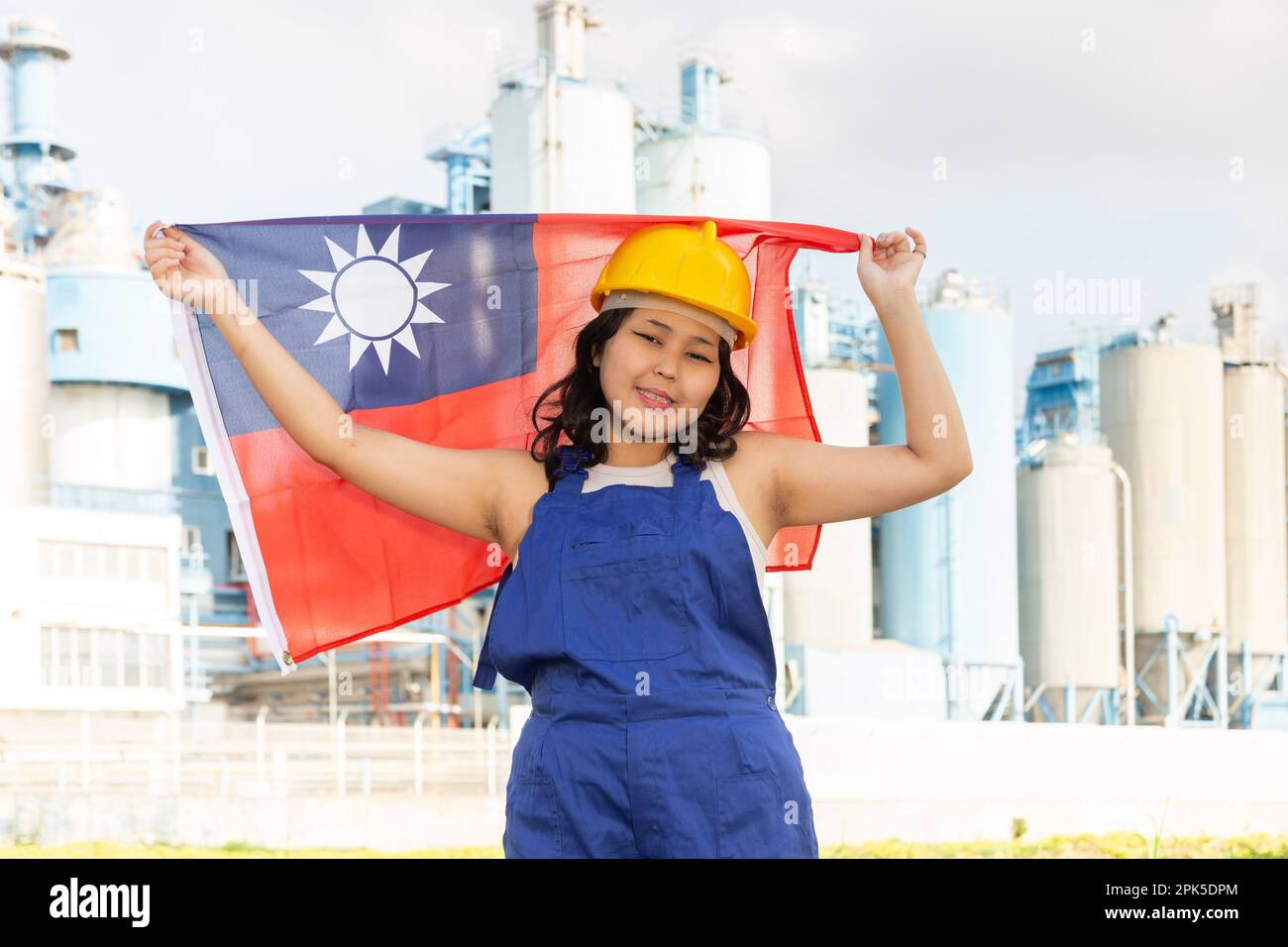 Happy asian girl in work clothes and hardhat with flag of taiwan ...
