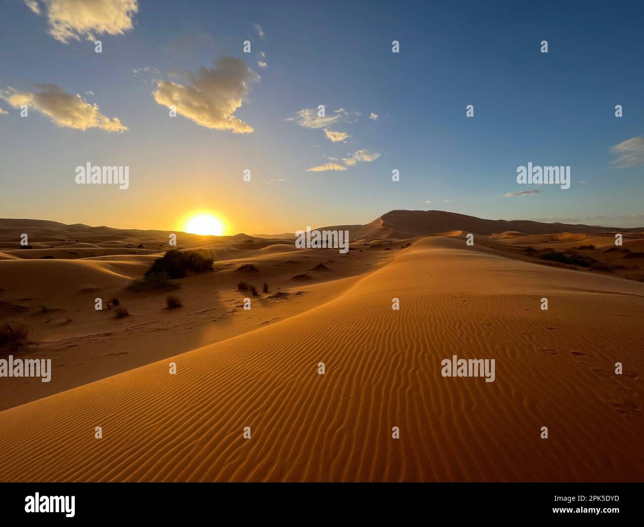 Sand dunes sunset in sahara hi-res stock photography and images - Alamy