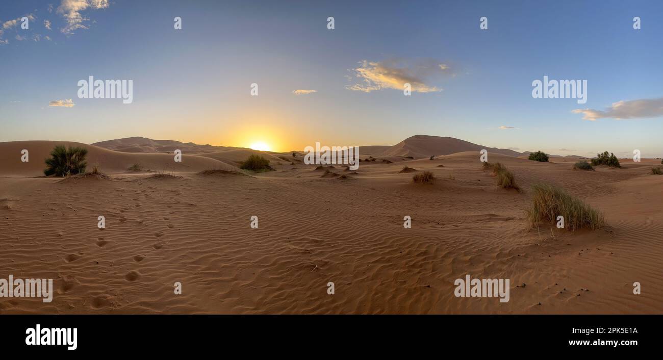 Sand dunes sunset in sahara hi-res stock photography and images - Alamy