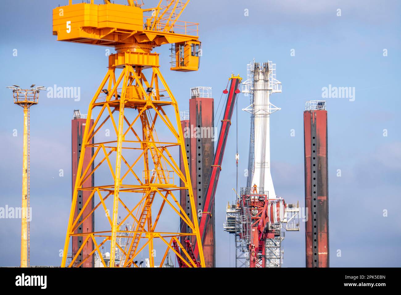 Lloyd Werft, shipyard in the overseas port of Bremerhaven, work on the ...