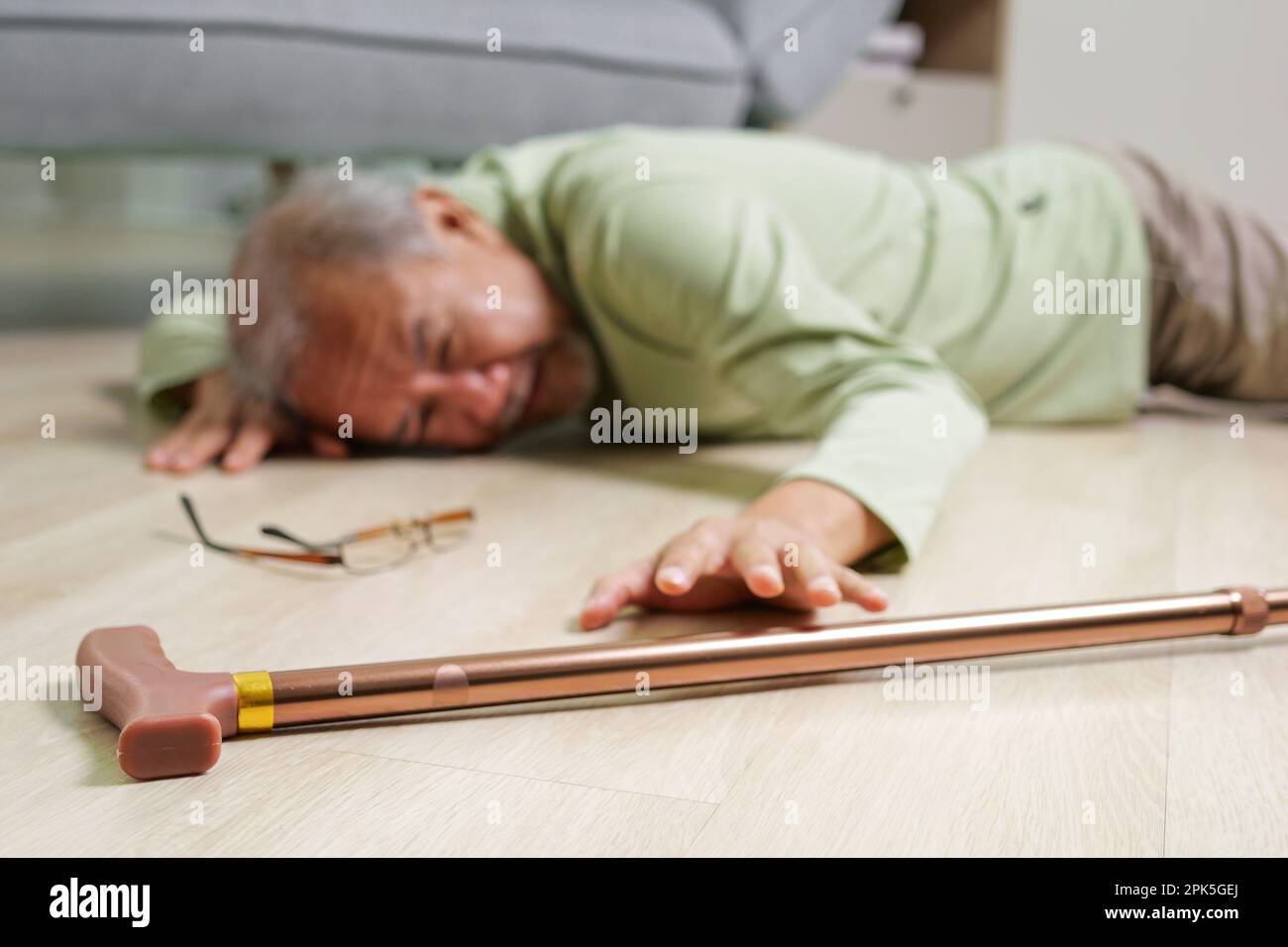 Elderly people accident slip and fall, Accident of senior slip and fall ...