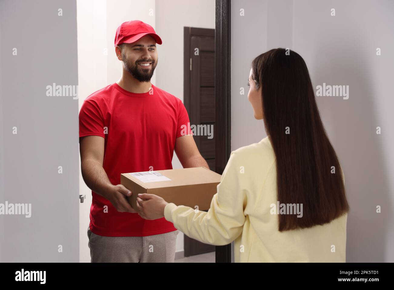 Woman receiving parcel hi-res stock photography and images - Alamy