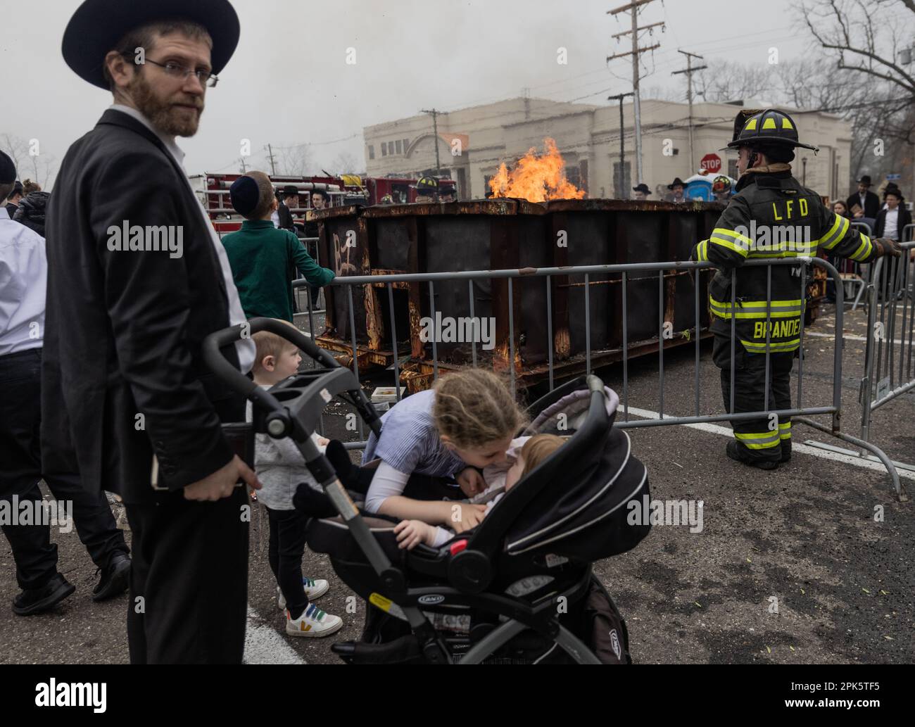 Lakewood, New Jersey, USA. 5th Apr, 2023. The Orthodox Jewish community ...
