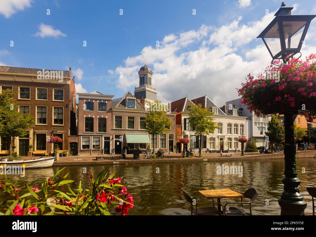 Waterways and typical Dutch architecture in Leiden Stock Photo - Alamy