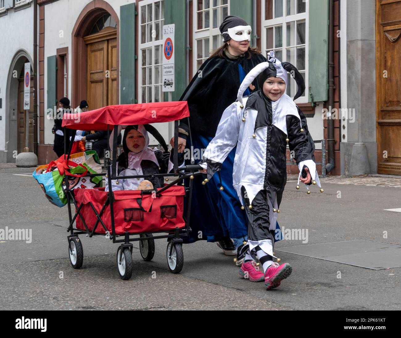 Family in costume hi-res stock photography and images - Alamy