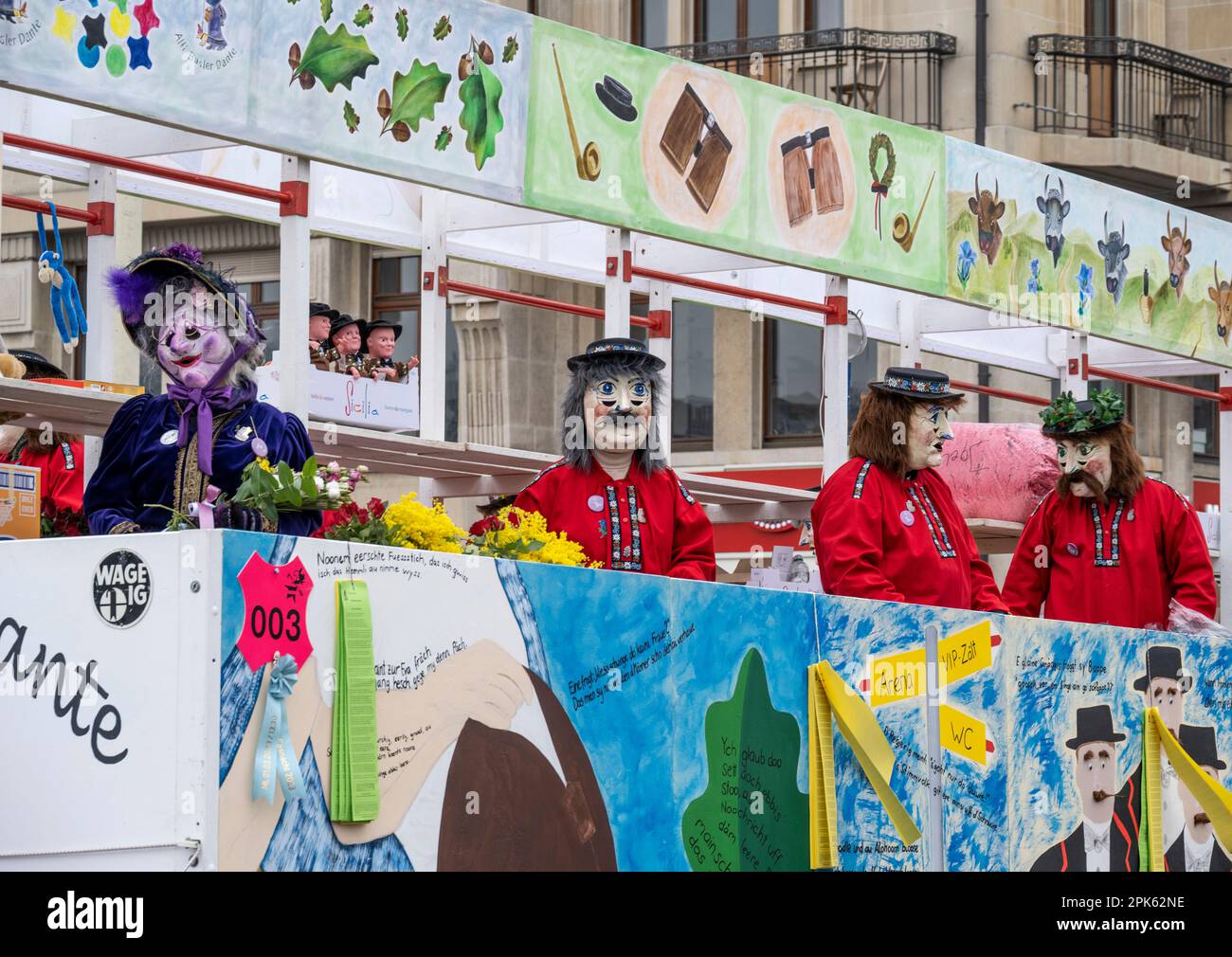 Float in parade festival hi-res stock photography and images - Alamy