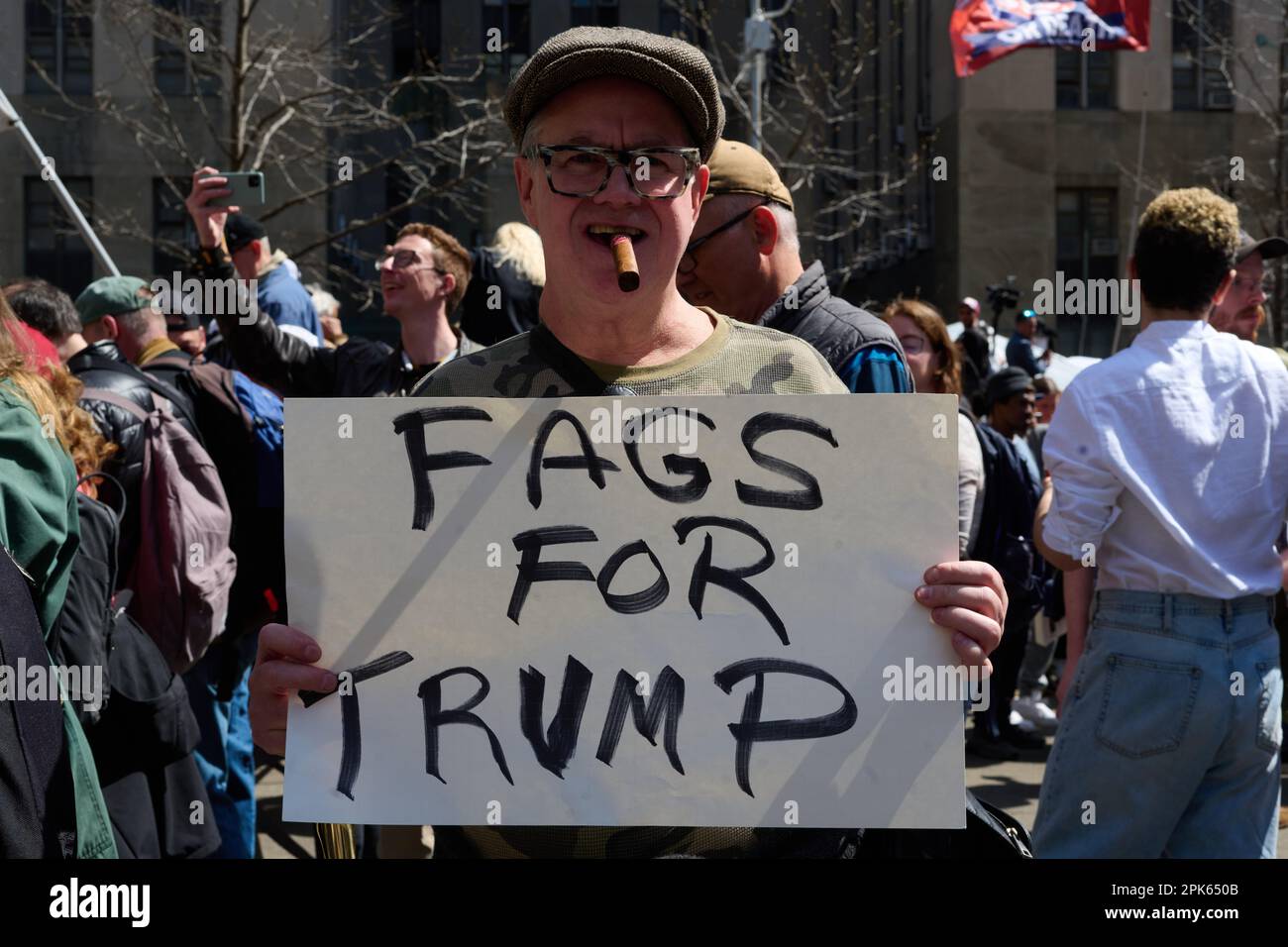 Fags for trump sign hi-res stock photography and images - Alamy