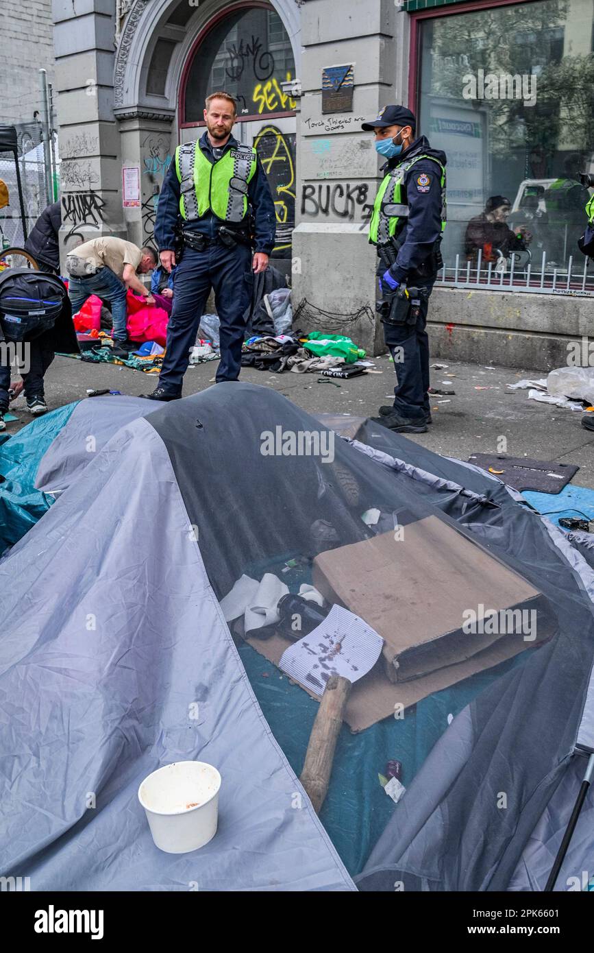 Police supervision of Homeless peoples tent shelter remova by city ...