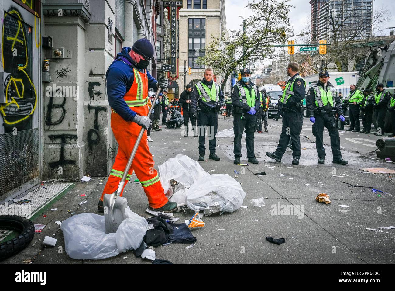 Removal of Homeless peoples tents, shelters by city workers with Police ...