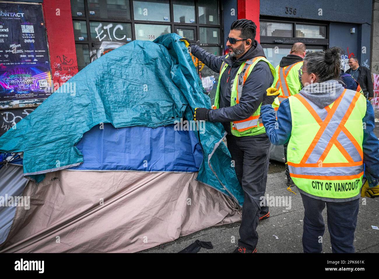 Removal day of Homeless peoples tents, shelters by city workers with ...
