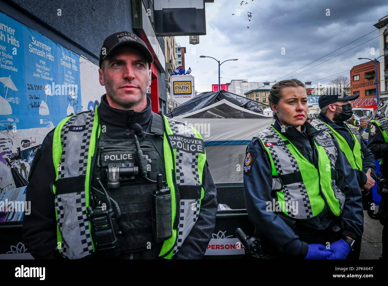 Police supervision of Homeless peoples tent shelter remova by city ...