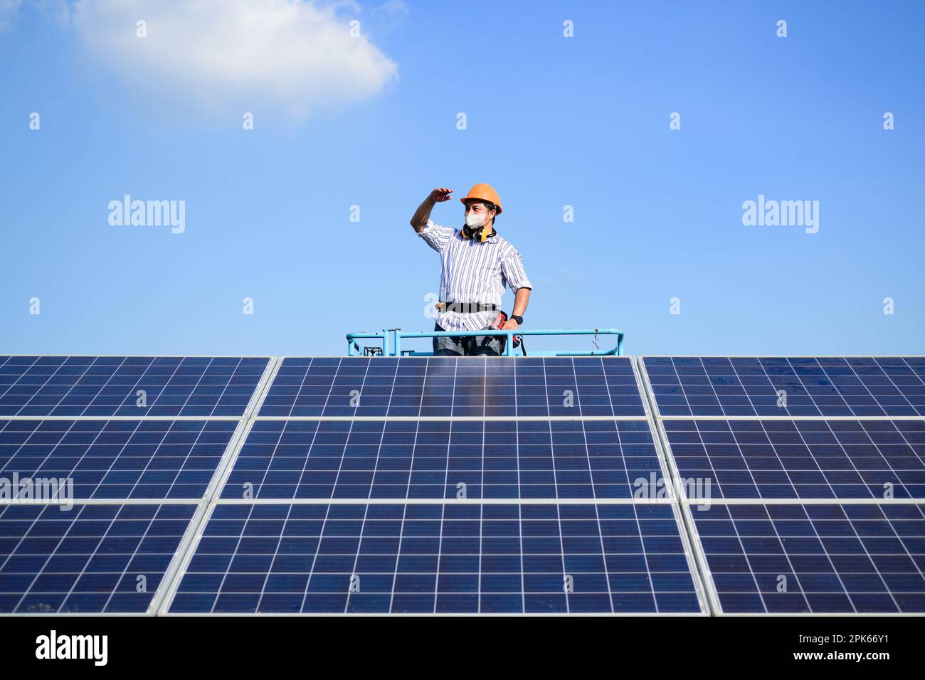 Solar panel station, Engineer installing solar panel at solar energy ...