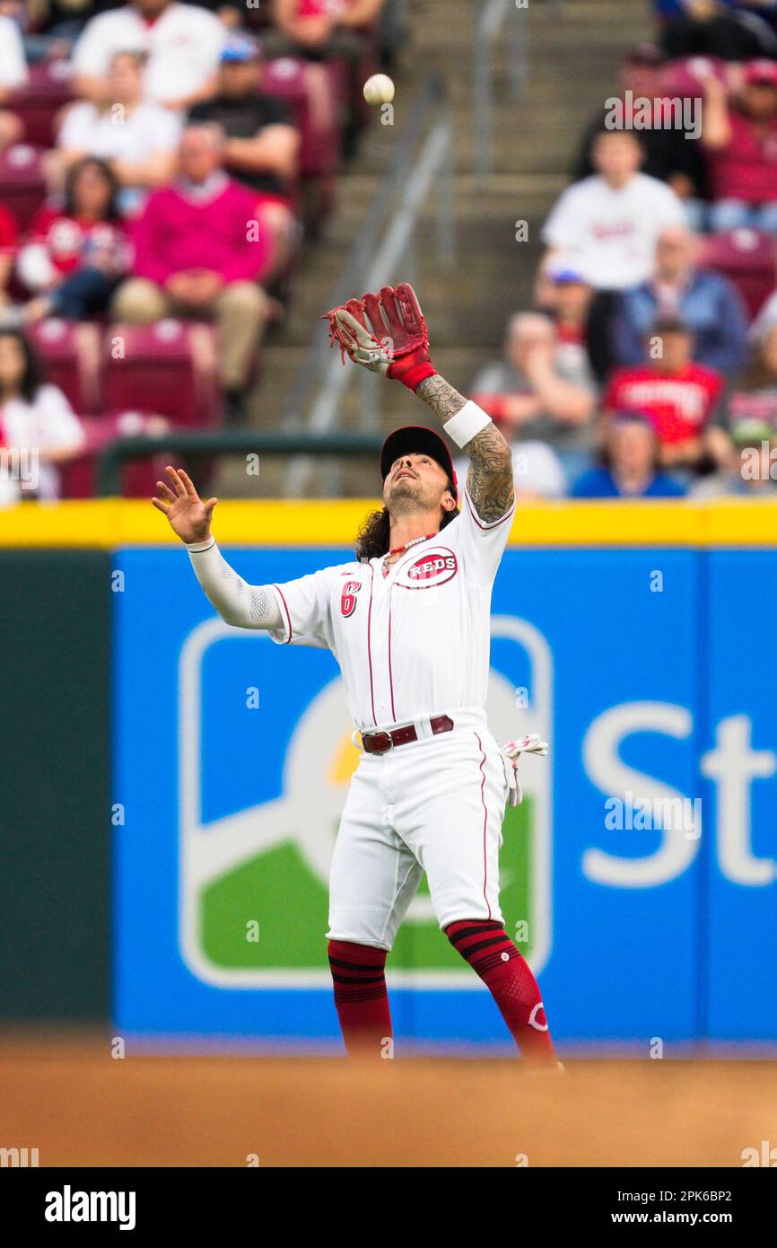 Cincinnati Reds second baseman Jonathan India (6) catches a fly ball ...
