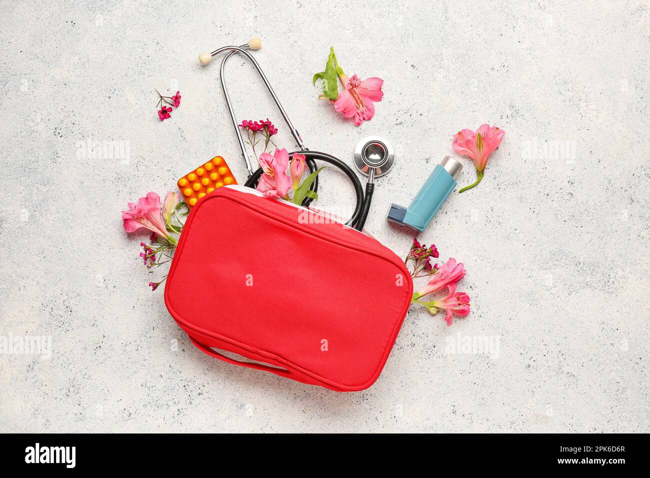 Asthma inhaler kit hi-res stock photography and images - Alamy