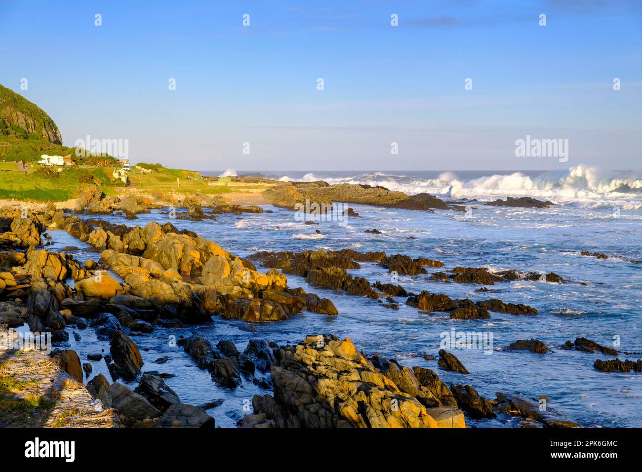 Surf, strong ocean waves, rocks, Schietkliff, at Storms River Mouth ...