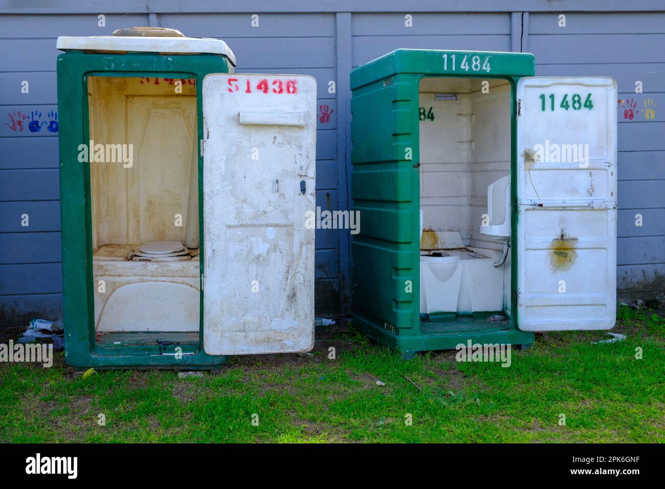 Dirty WCS, filthy beach toilet, unapetising toilet, porta-potties ...