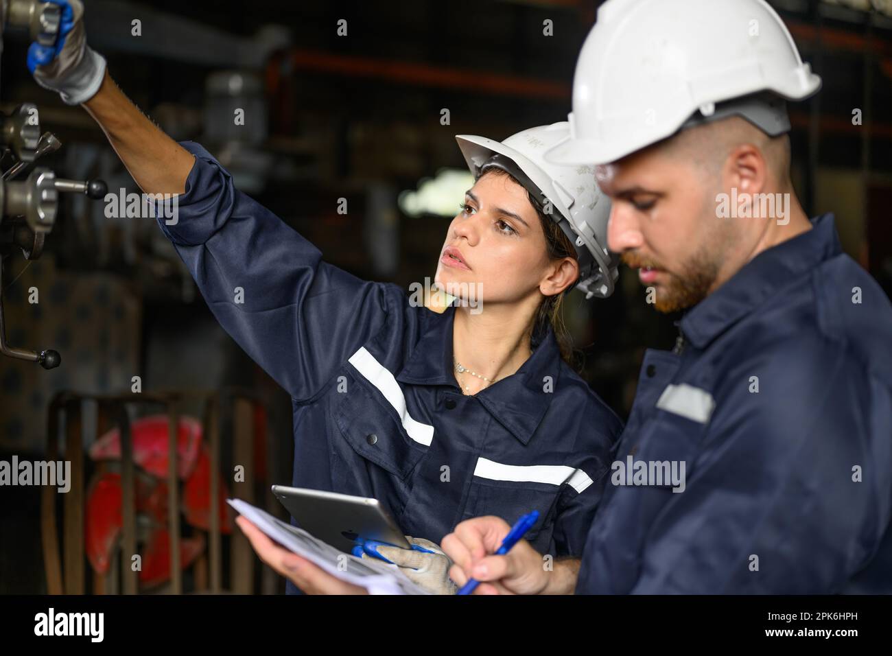 Two mechanical engineer in white hard hat talking Stock Photo - Alamy