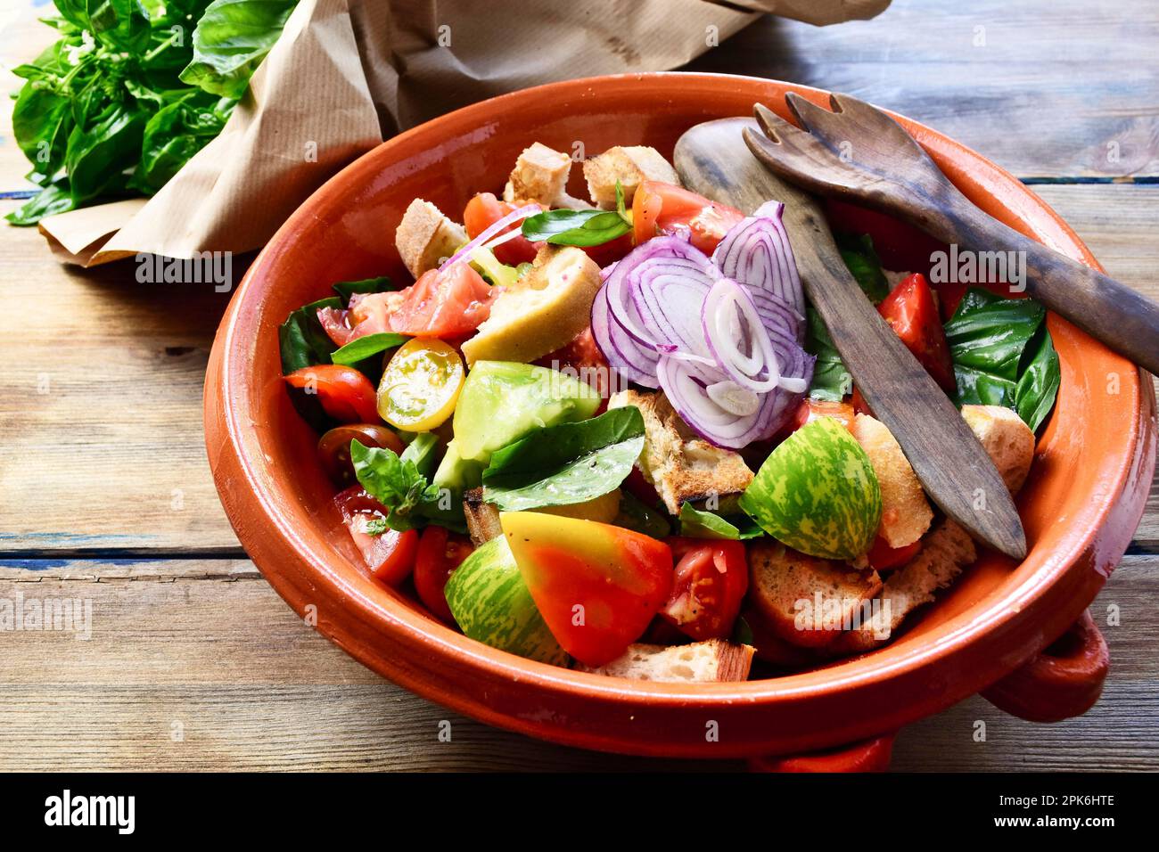 Basic salad hi-res stock photography and images - Alamy