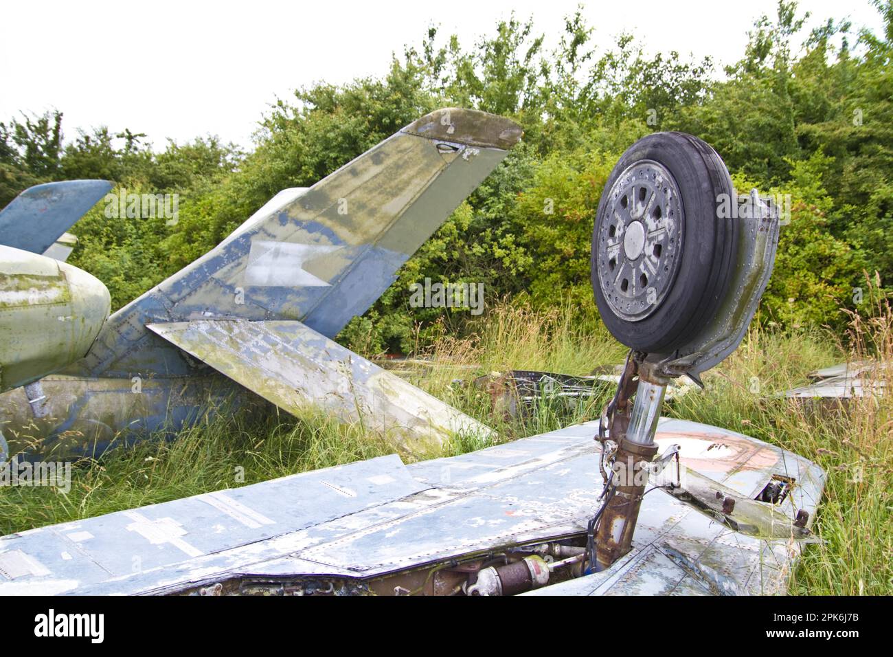 Military aircraft landing gear wheel hi-res stock photography and ...