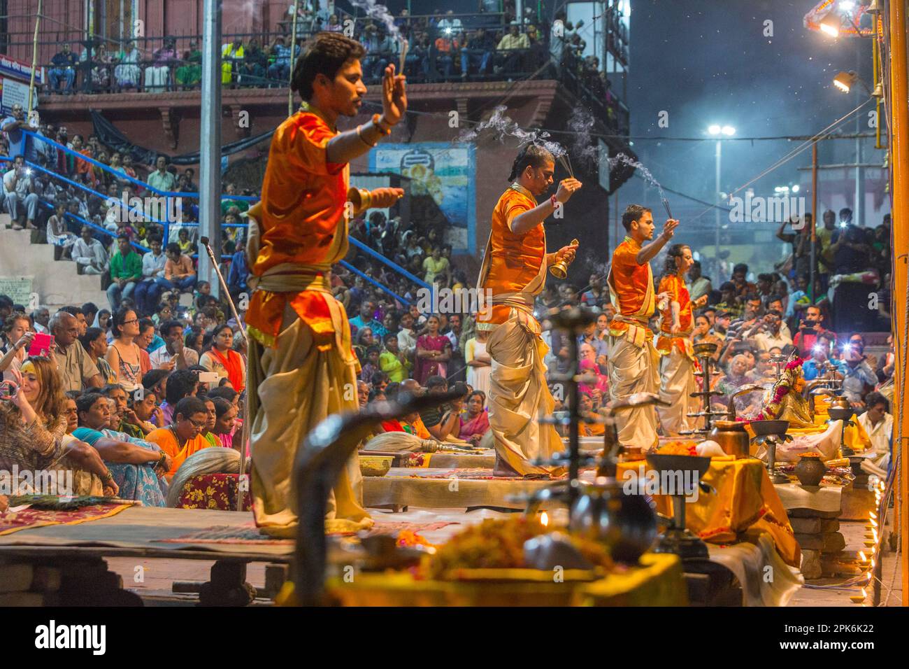 Ganga Aarti, evening ceremony at the holy Dasaswamedh Ghat, Hinduism ...