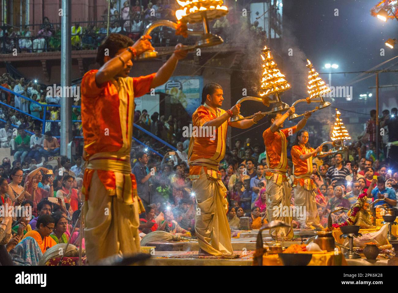 Ganga Aarti, evening ceremony at the holy Dasaswamedh Ghat, Hinduism ...