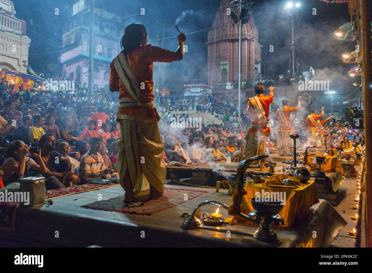 Ganga Aarti, evening ceremony at the holy Dasaswamedh Ghat, Hinduism ...