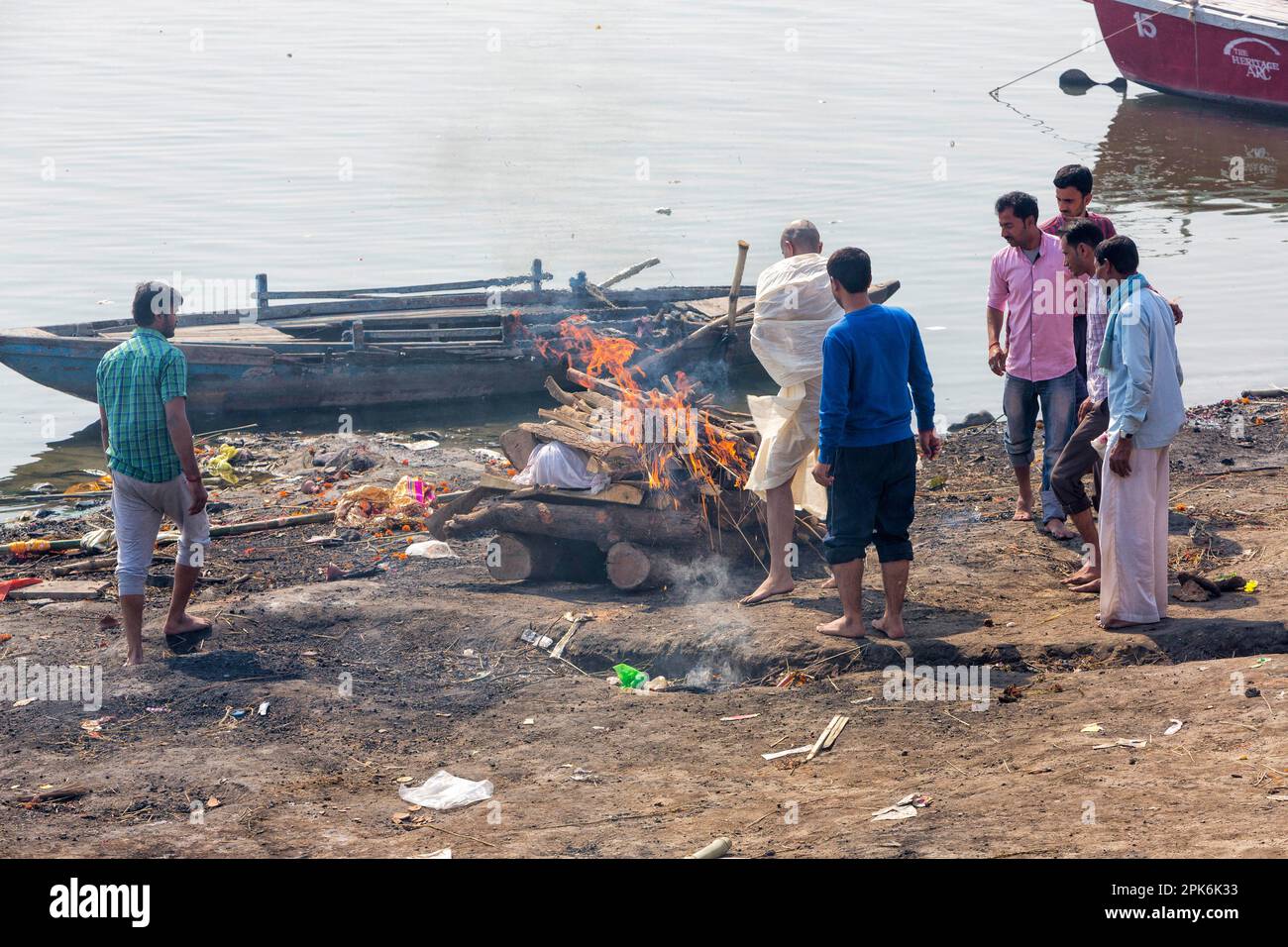 Cremation site of deceased Hindus on the Ganges, Varanasi, Uttar ...