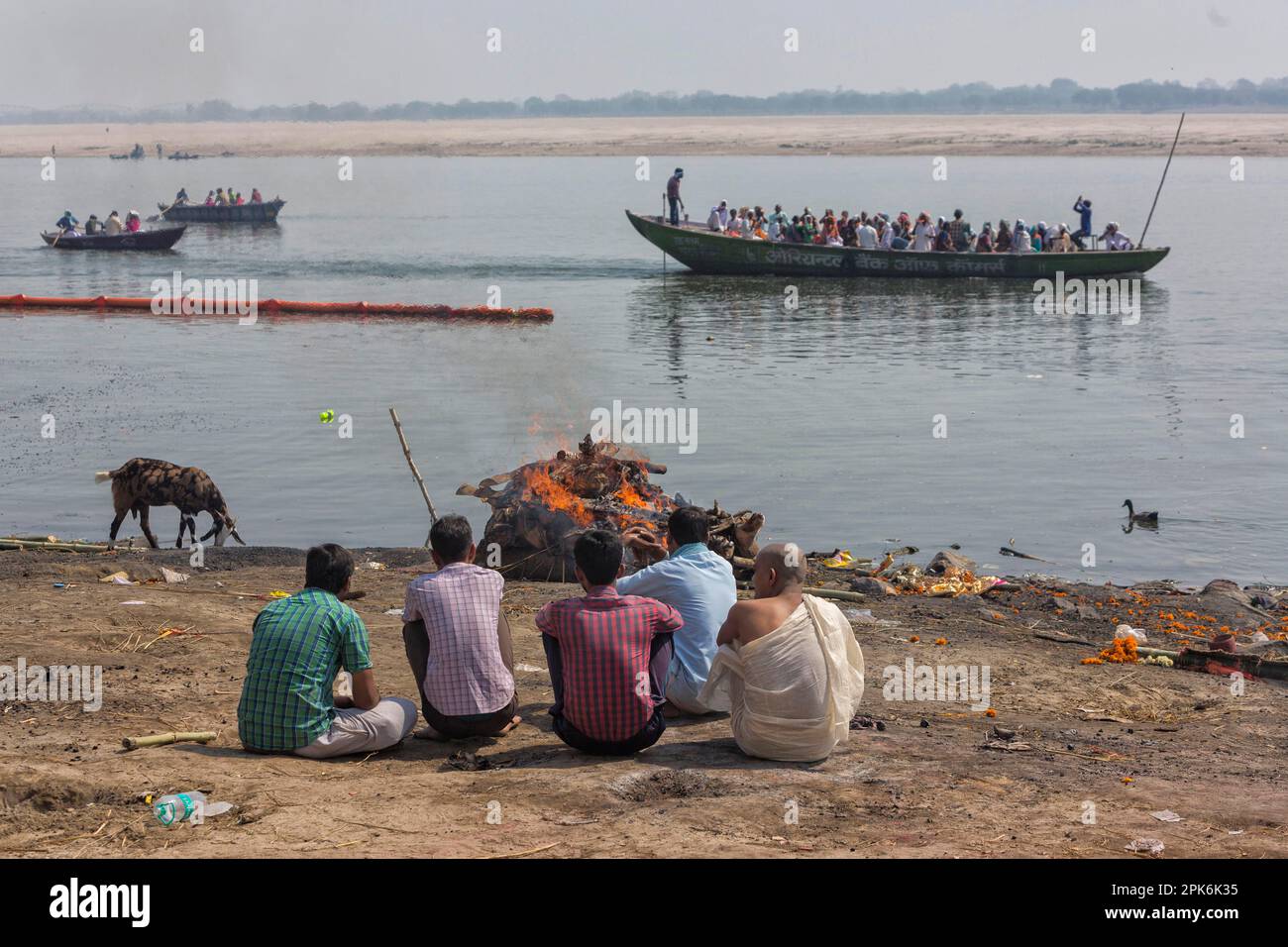 Cremation site of deceased Hindus on the Ganges, Varanasi, Uttar ...