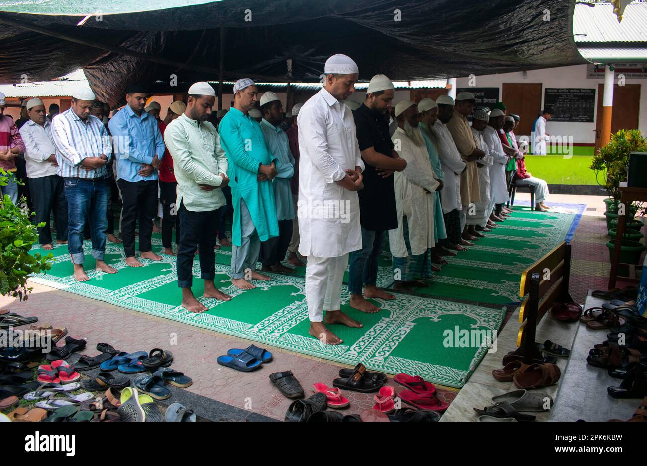 Indian Muslims perform the second Friday prayer in the holy month of ...