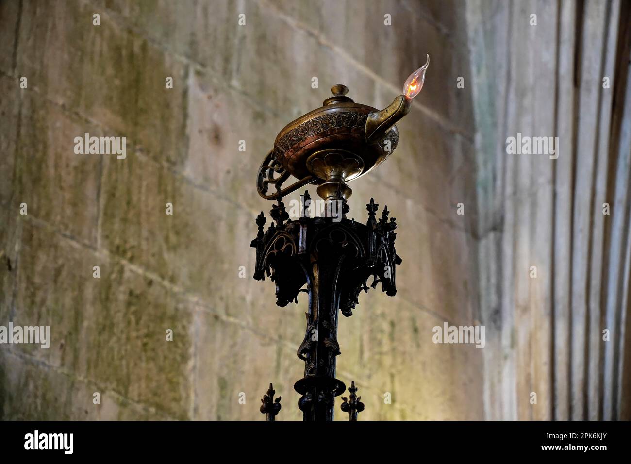 Oil lamp at the Tomb of the Unknown Soldier in the Chapter House ...