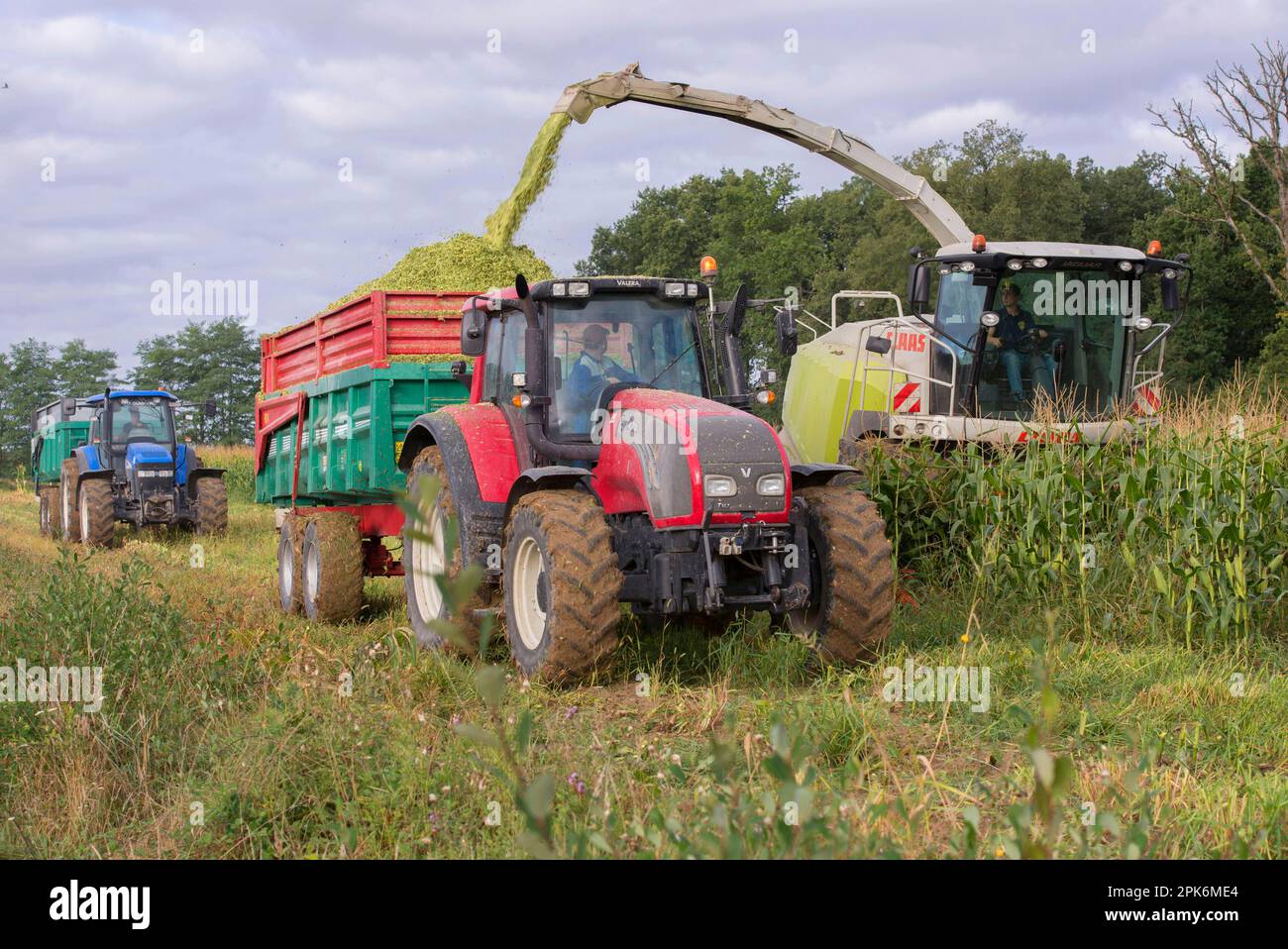 Field loading hi-res stock photography and images - Alamy