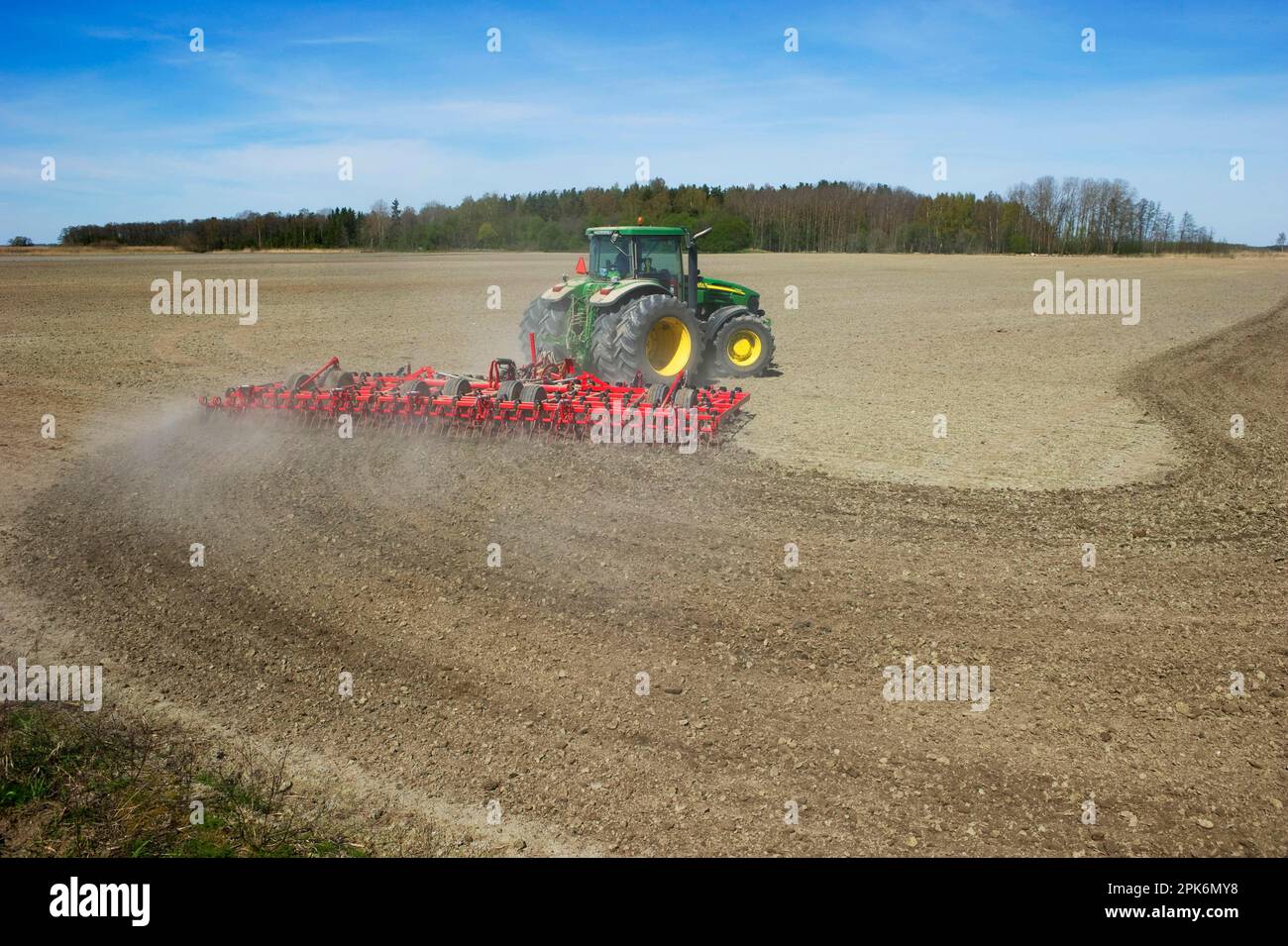 John Deere 7720 tractor with Vaderstad NZ-Aggressive-800 harrows ...