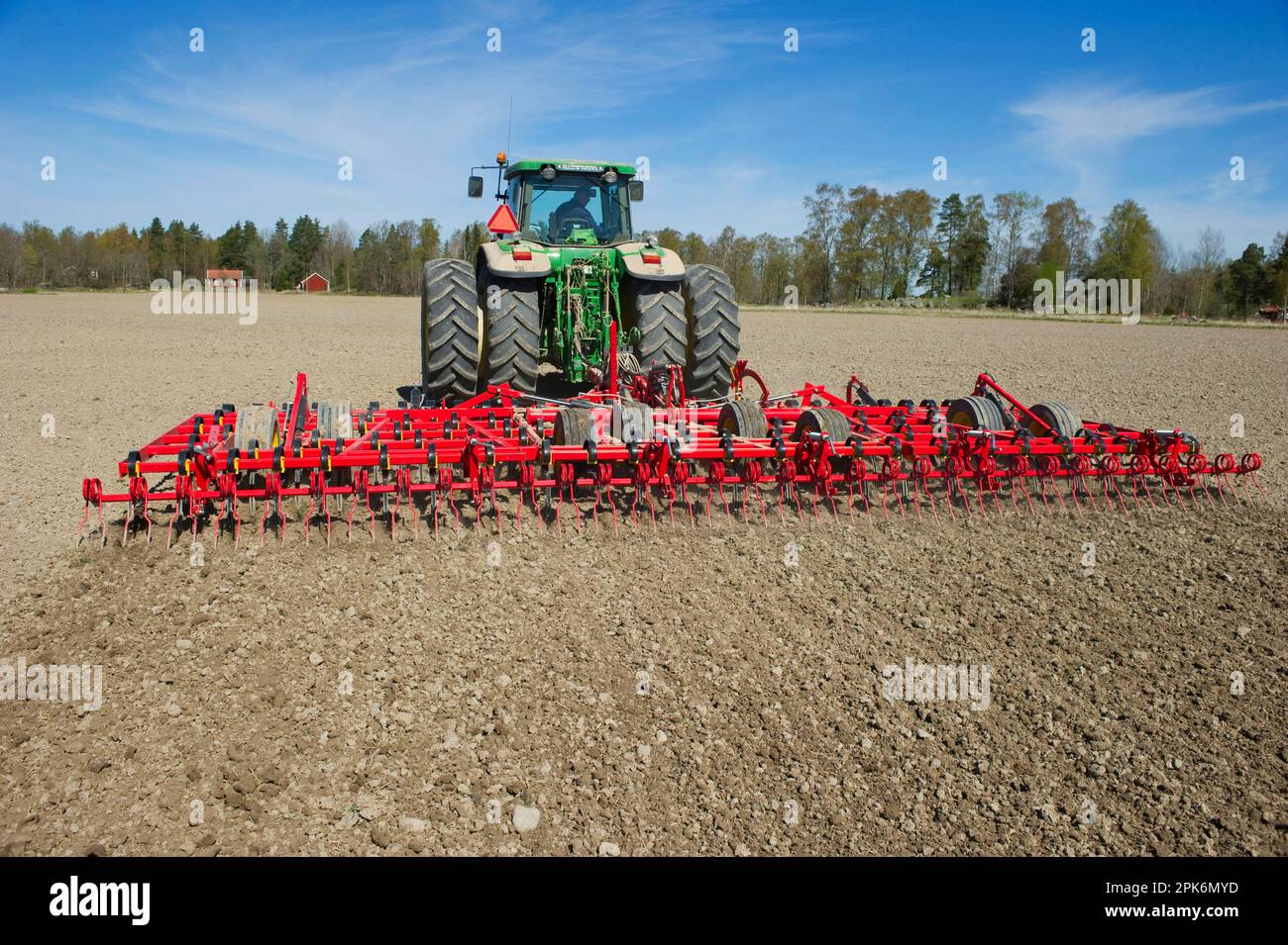 John Deere 7720 tractor with Vaderstad NZ-Aggressive-800 harrows ...