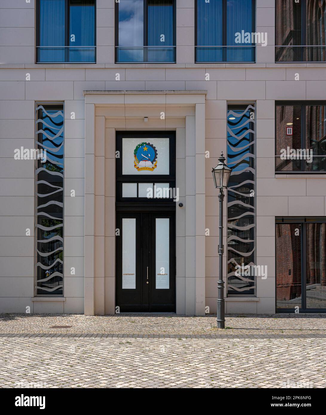 Embassy of the republic of angola hi-res stock photography and images ...