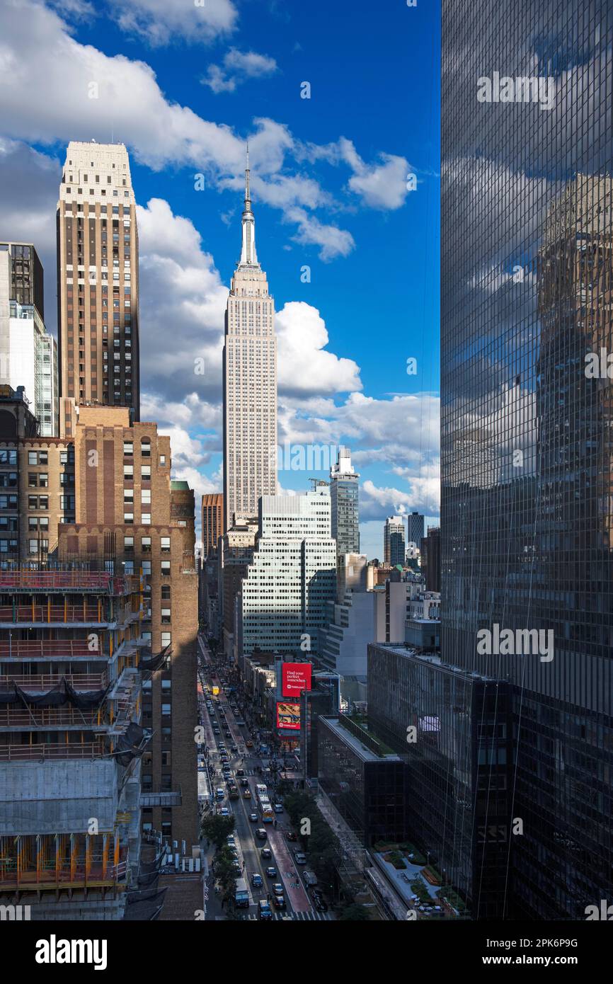 Empire State Building and the view of 34th Street, Manhattan, New York ...