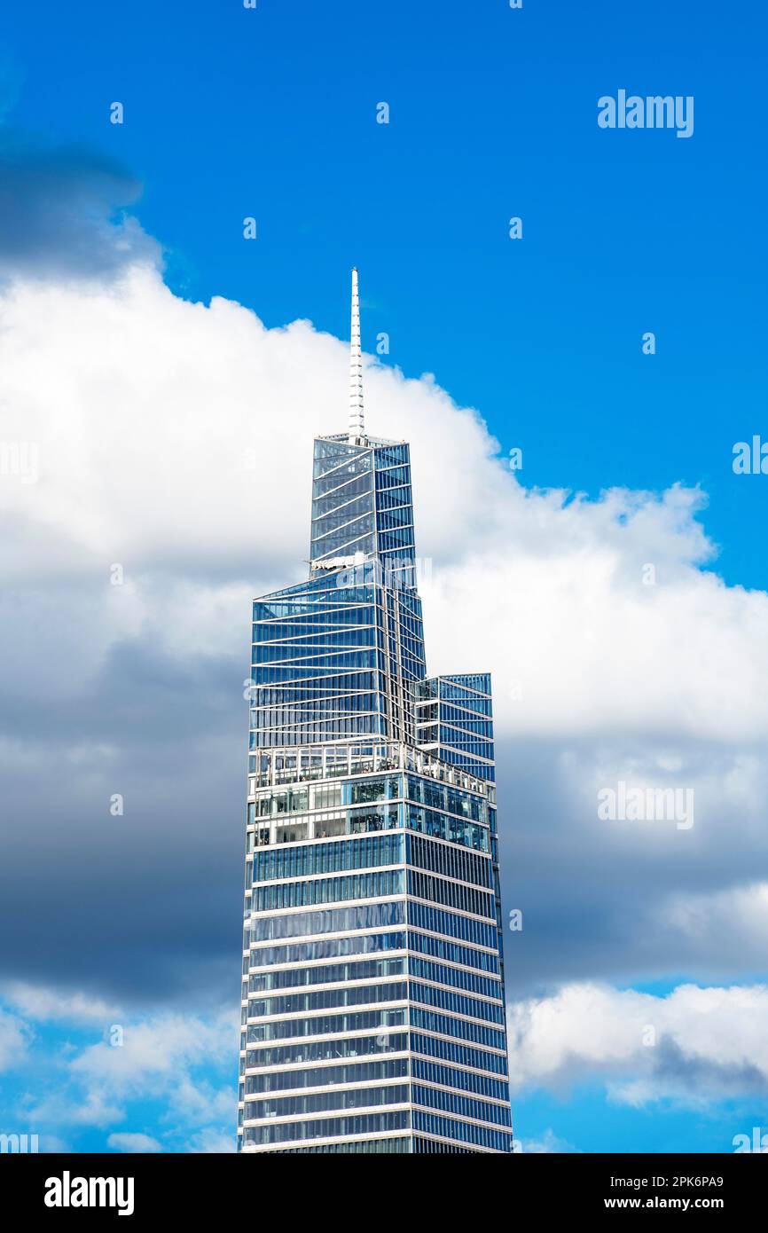 Summit One Vanderbilt Building with mirror cabinet at 370 metres ...