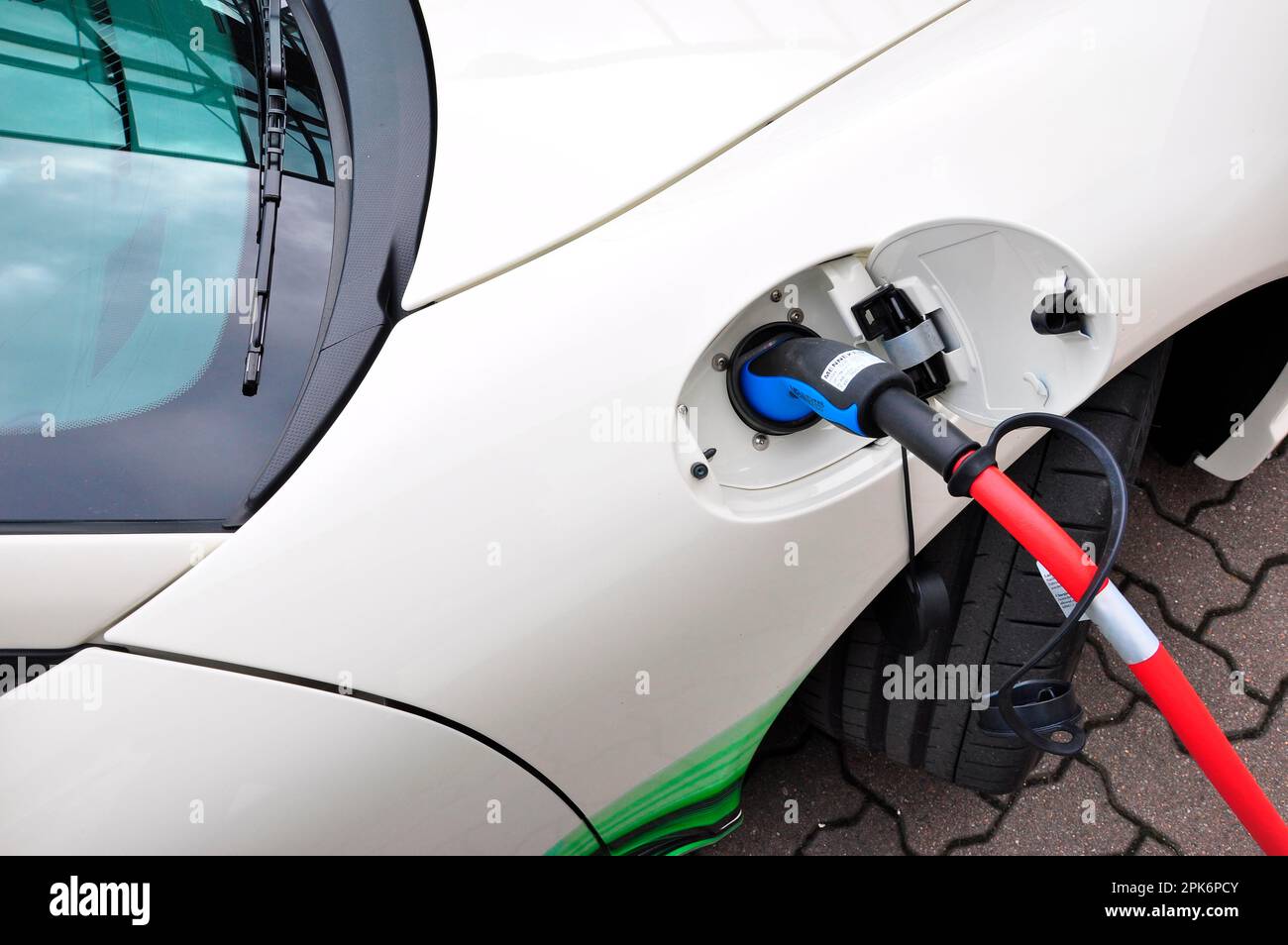 Electric car, electric drive, power supply Stock Photo - Alamy