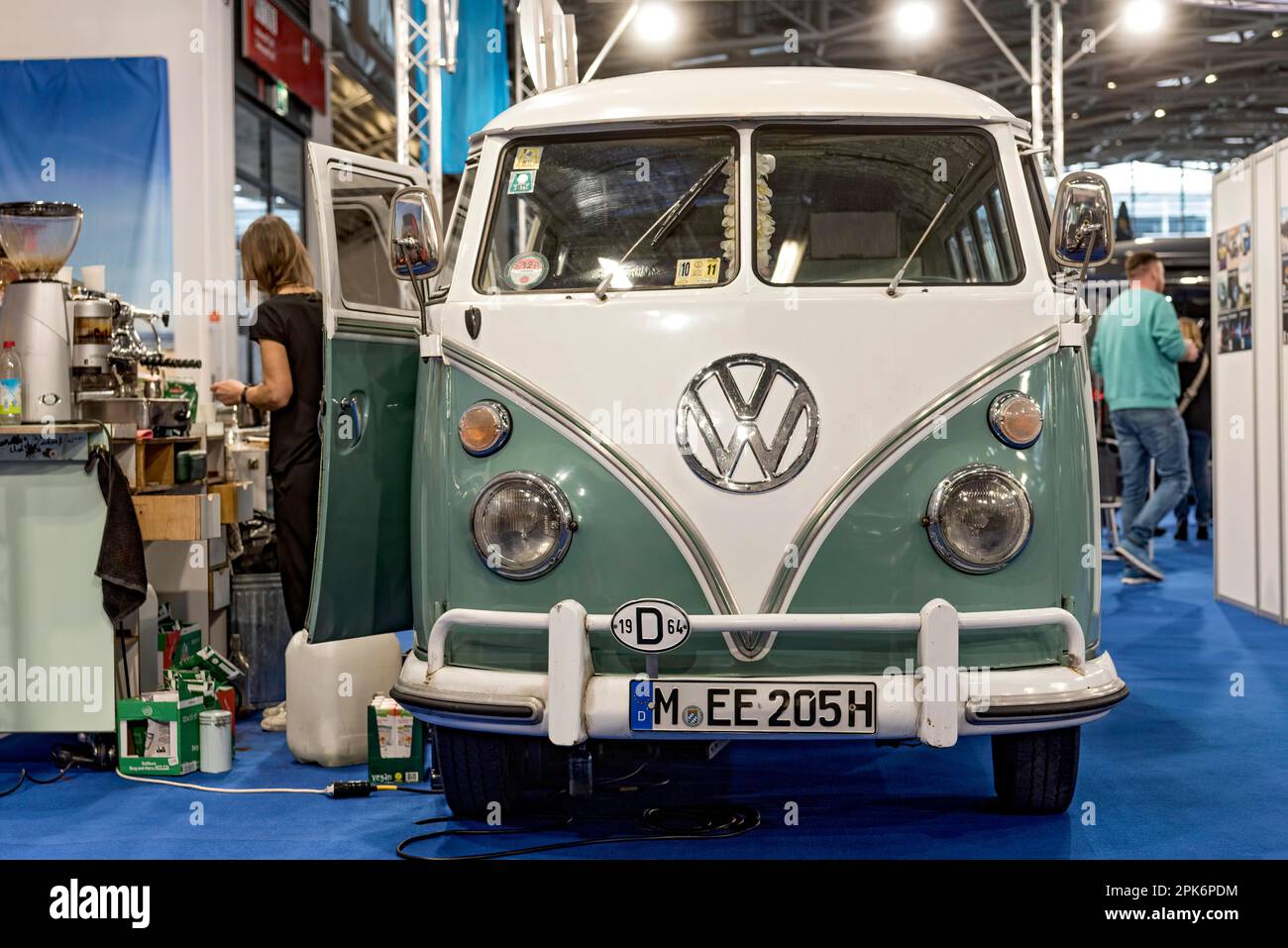 Vw minibus hi-res stock photography and images - Alamy
