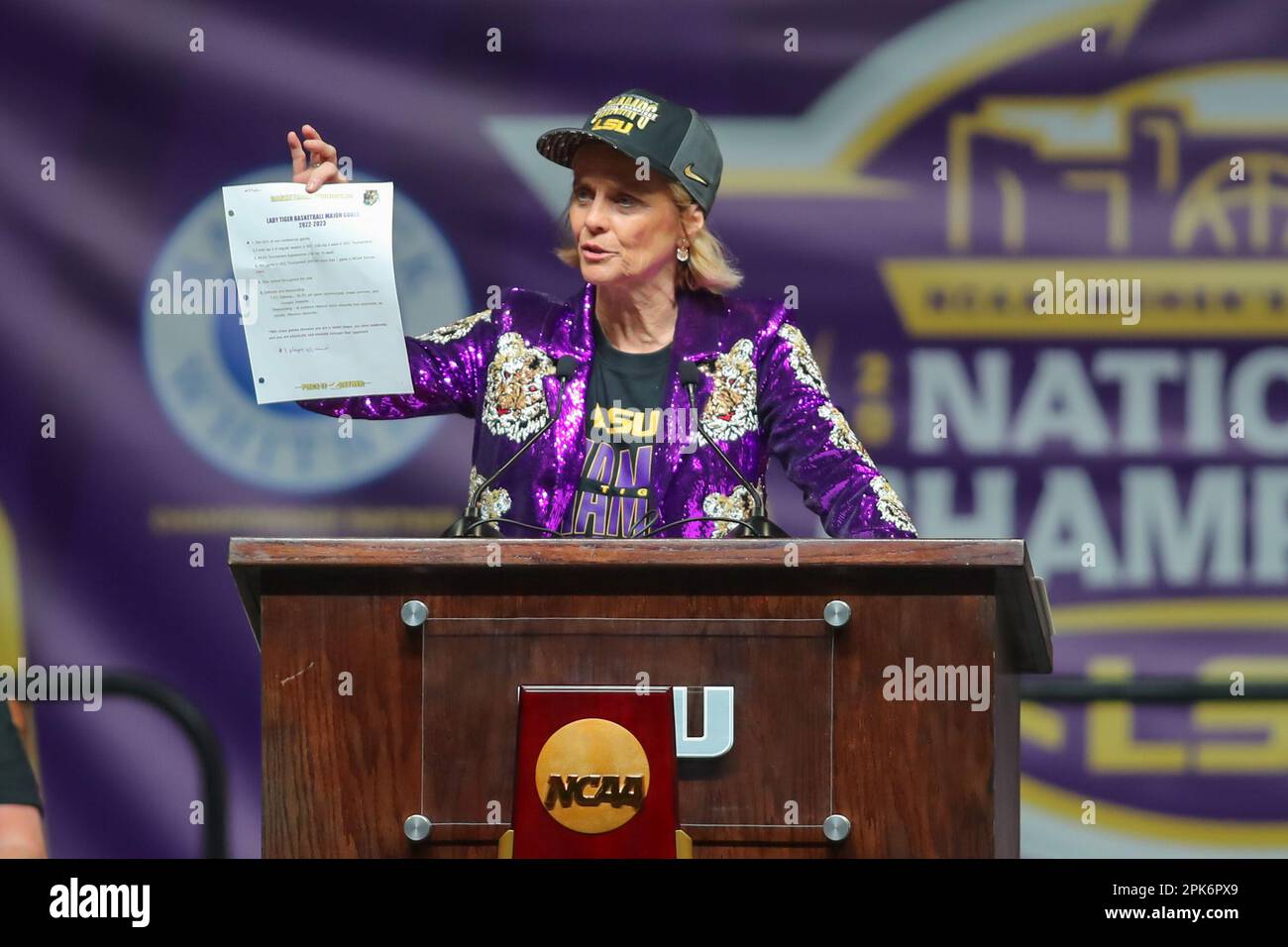 Baton Rouge, LA, USA. 5th Apr, 2023. LSU Head Coach Kim Mulkey speaks ...