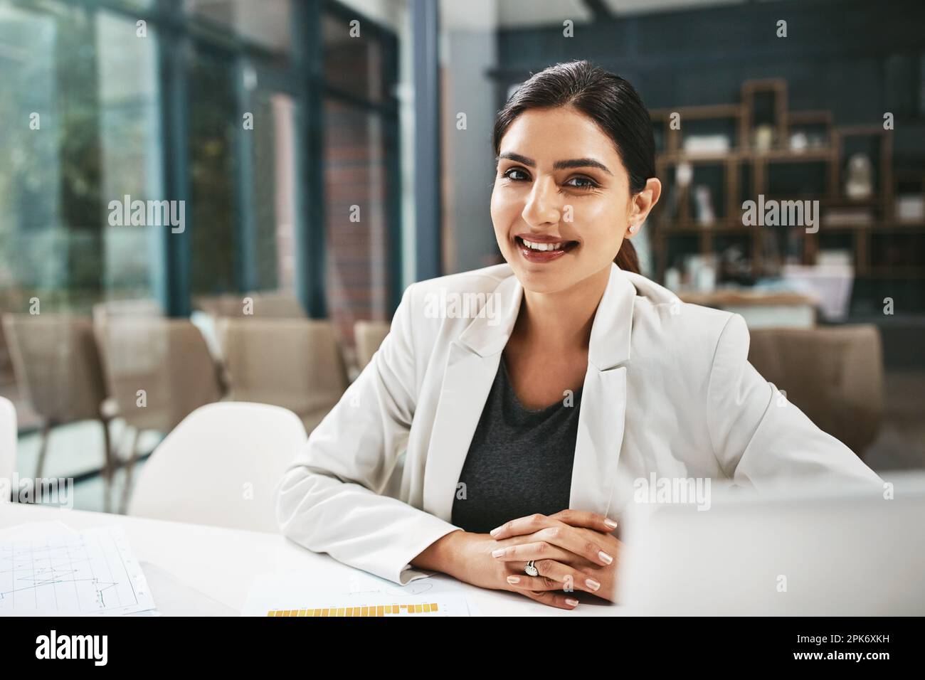 Young woman heading to work hi-res stock photography and images - Alamy