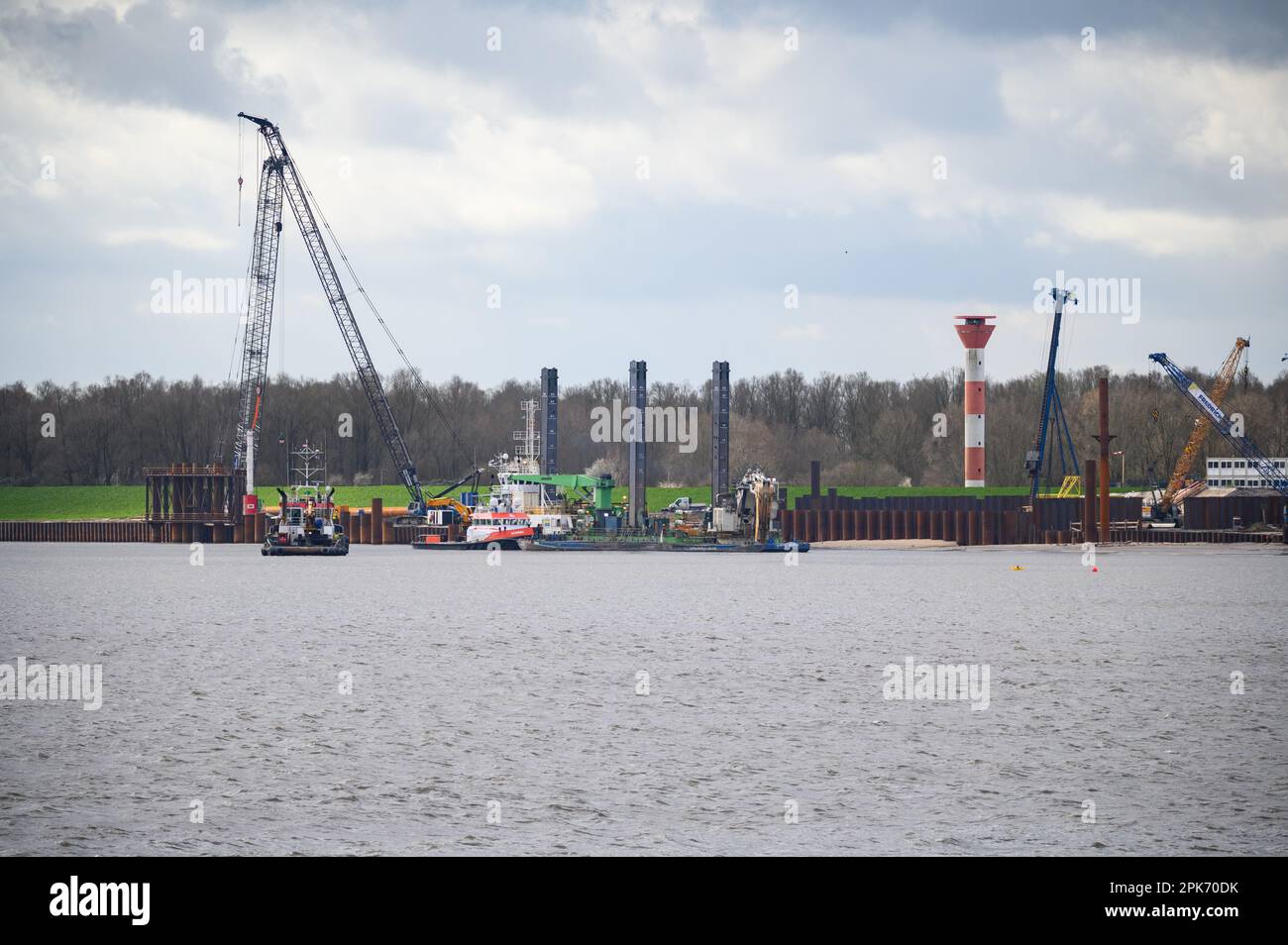 24 March 2023, Lower Saxony, Bützfleth: The construction site for a new ...