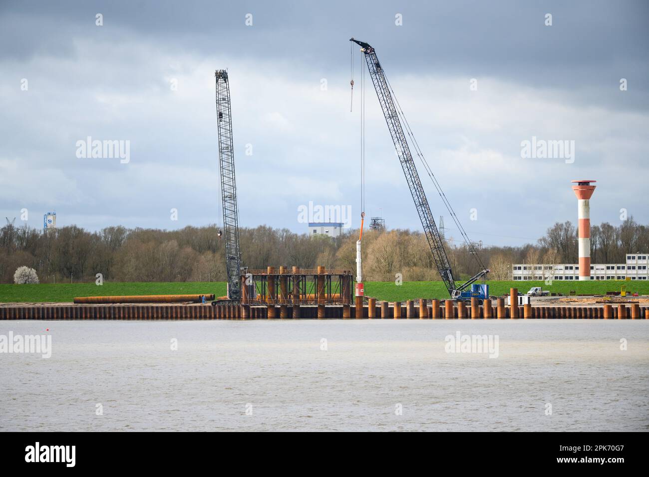 24 March 2023, Lower Saxony, Bützfleth: The construction site for a new ...