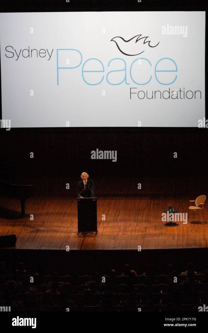 Sydney opera house in peace hi-res stock photography and images - Alamy