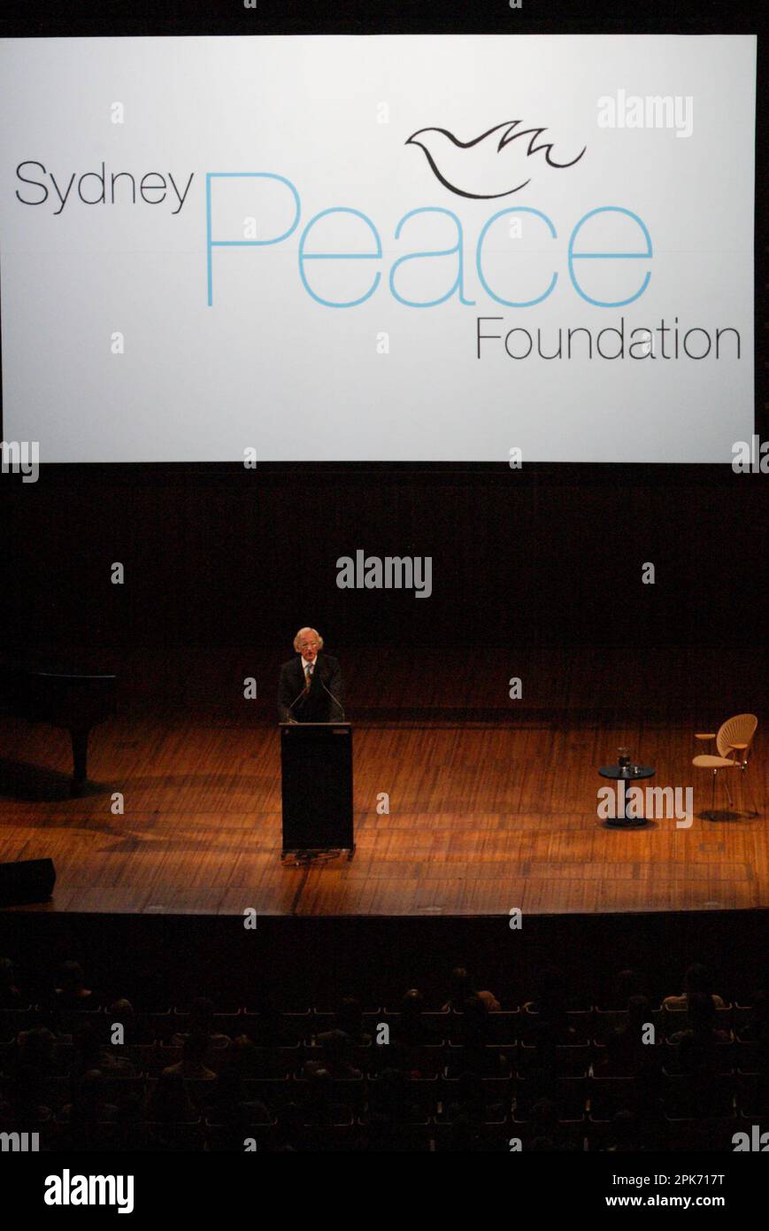 Sydney opera house in peace hi-res stock photography and images - Alamy