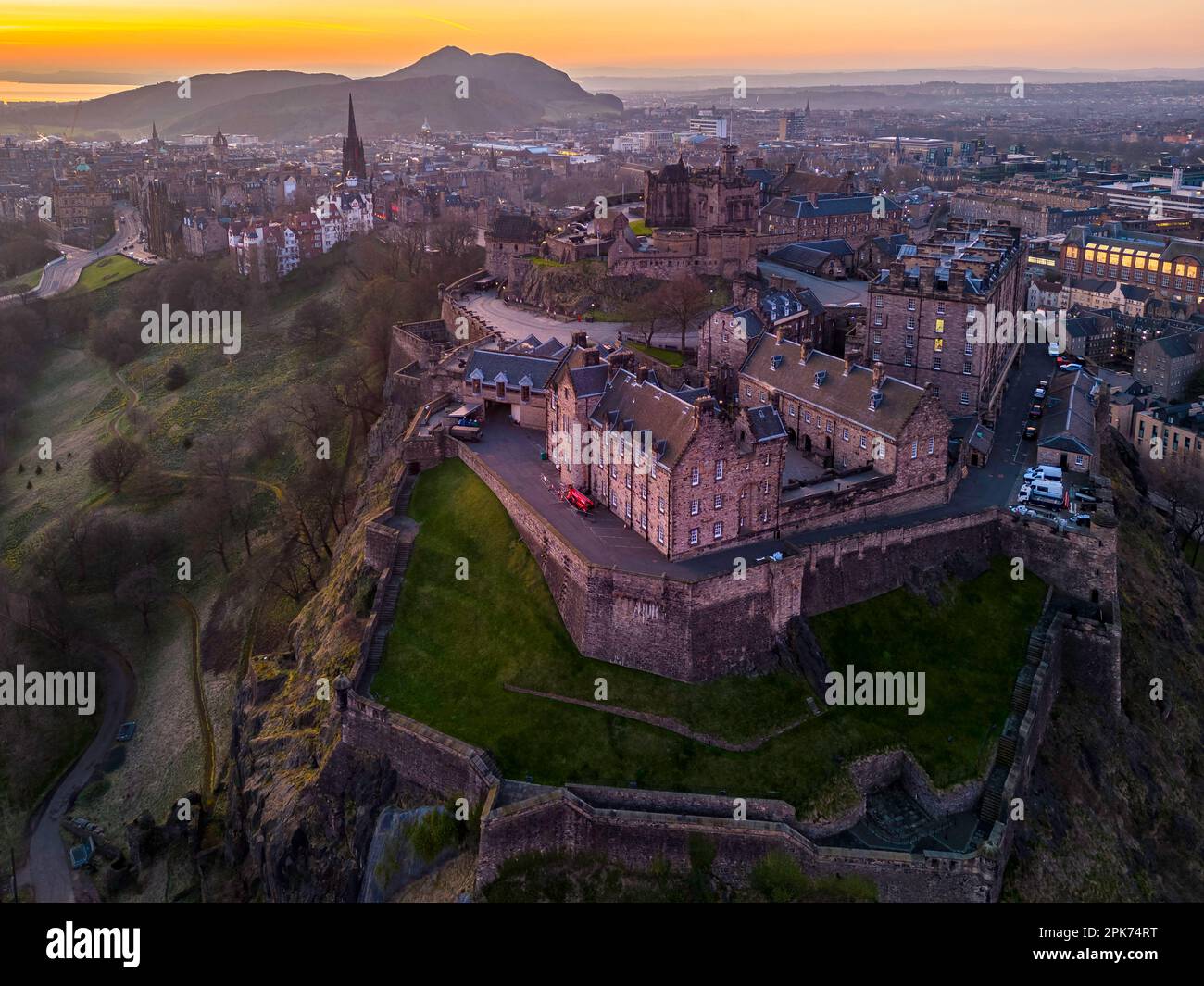Edinburgh castle aerial hi-res stock photography and images - Alamy