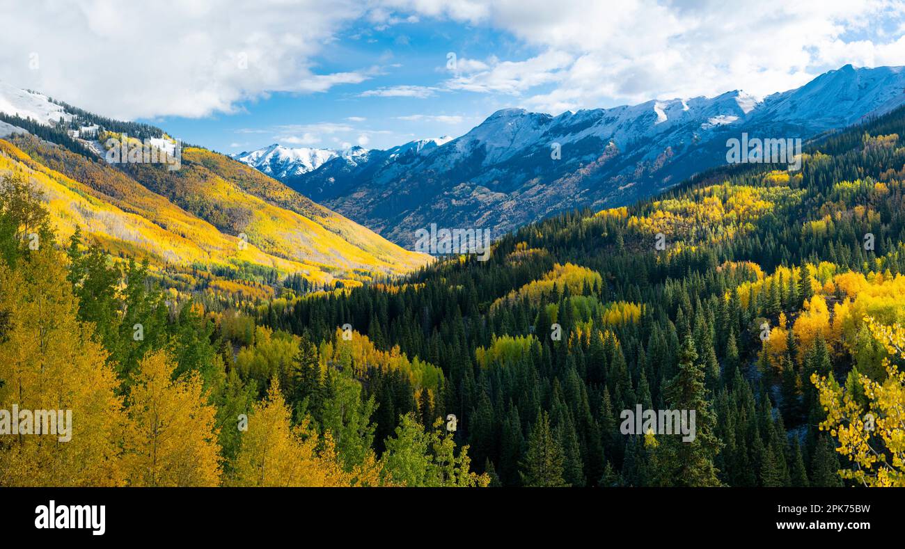 Red mountain pass hi-res stock photography and images - Alamy