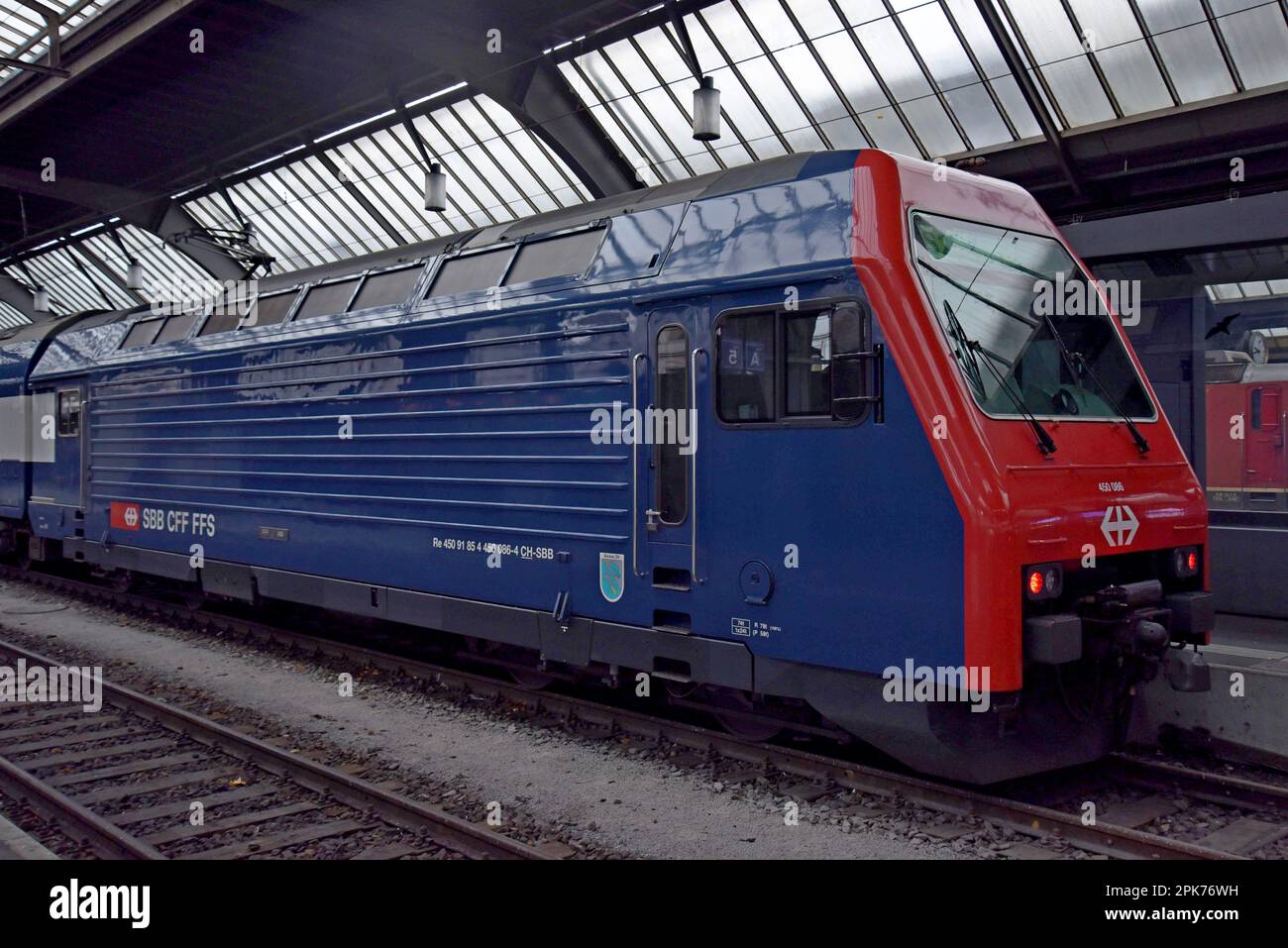 Swiss rail train arrives station hi-res stock photography and images ...
