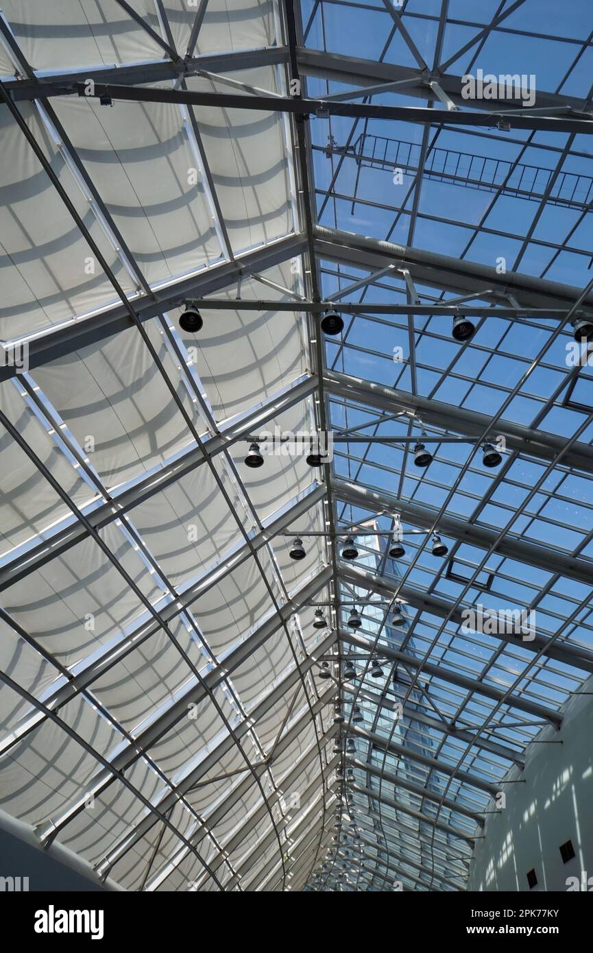 Roof structure made steel glass hi-res stock photography and images - Alamy