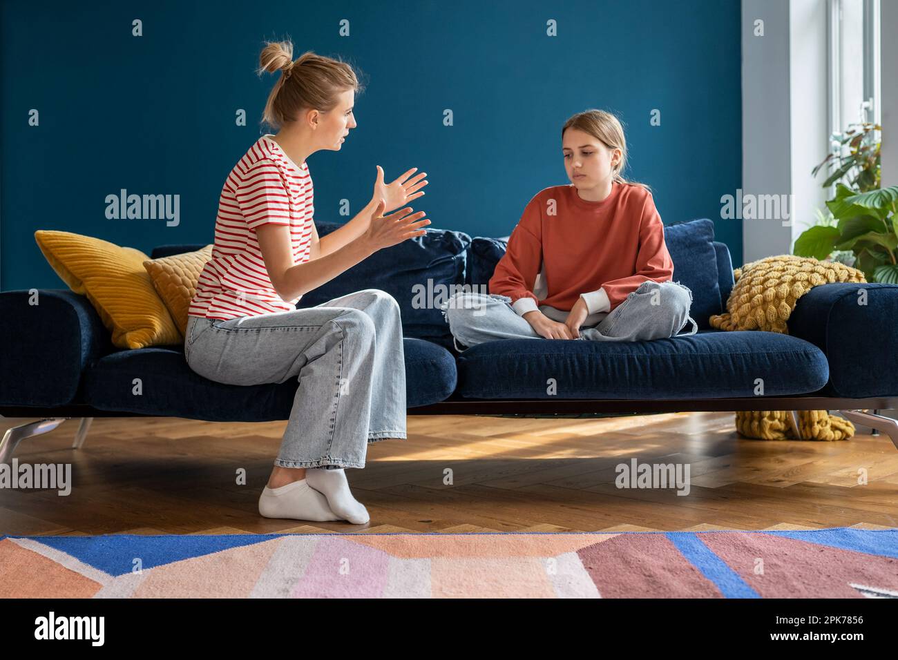 Parent teen argue hi-res stock photography and images - Alamy